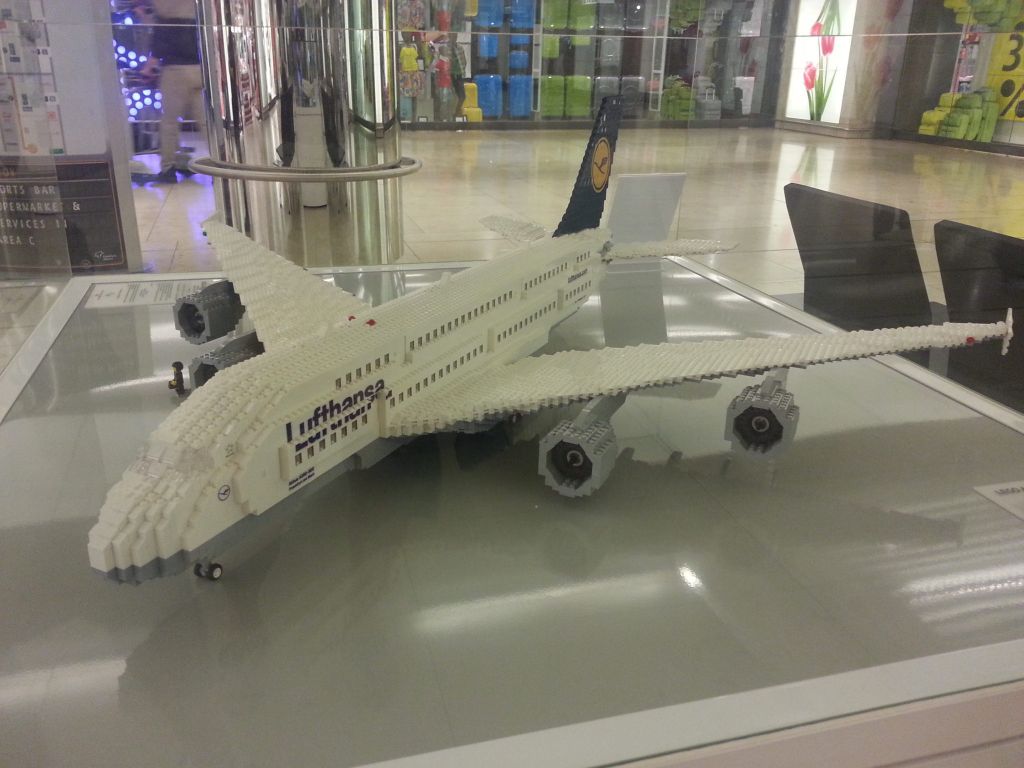 LEGO Airbus A380 am Frankfurter Flughafen